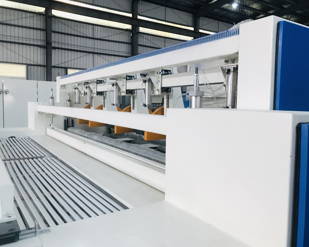 Nonwoven hard felt cutting and winding Machine - Sail Nonwoven Machinery