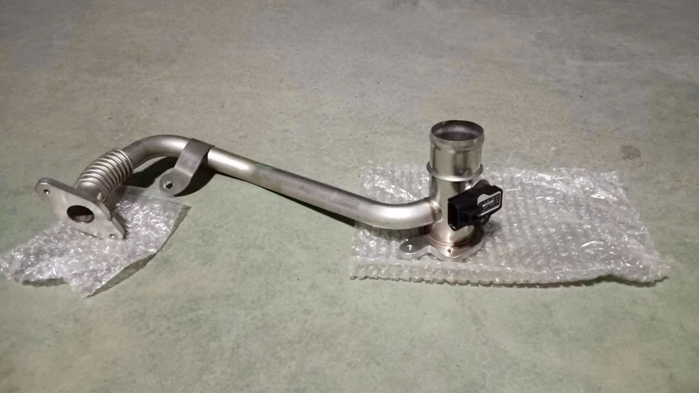 LR010456 - DEFENDER EGR VALVE TO EXHAUST MANIFOLD CONNECTING PIPE - FOR ...