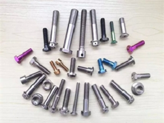 Extrusion of titanium screw by hydrostatic Technology - Firmakes Titanium