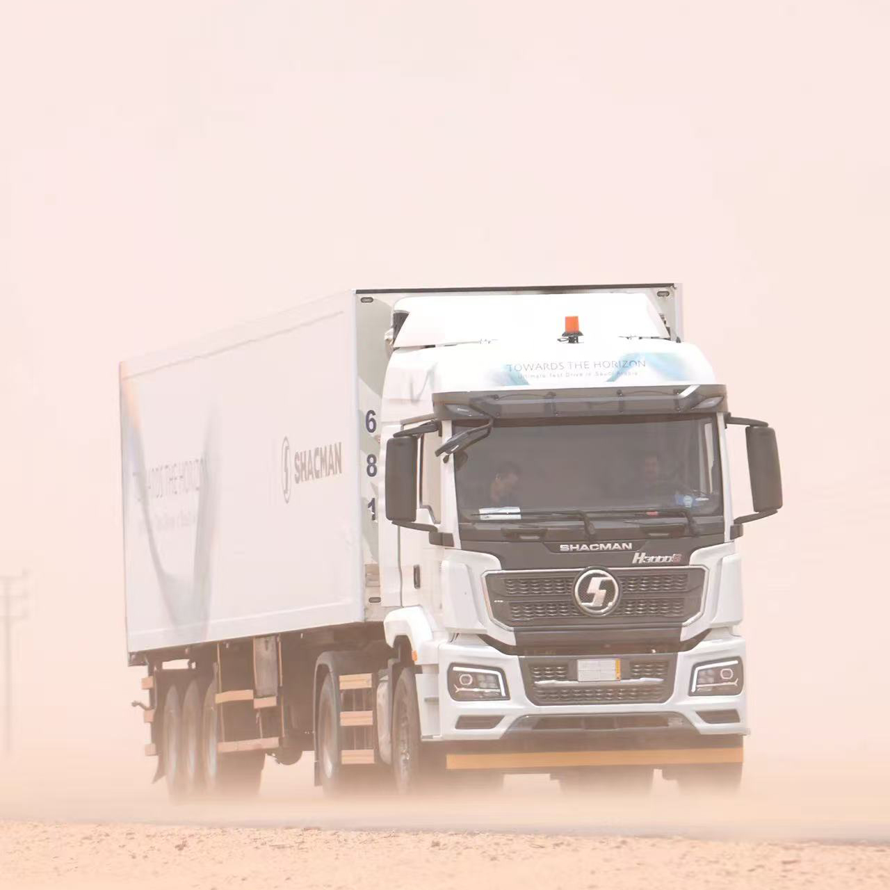 SHACMAN H3000S — Facing the Challenges of Desert Transportation