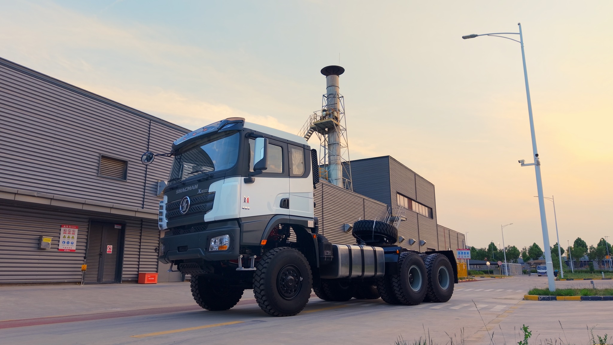 Camión Minero SHACMAN X3000 6x6: Redefinición del Transporte Pesado con Músculo Cummins M13