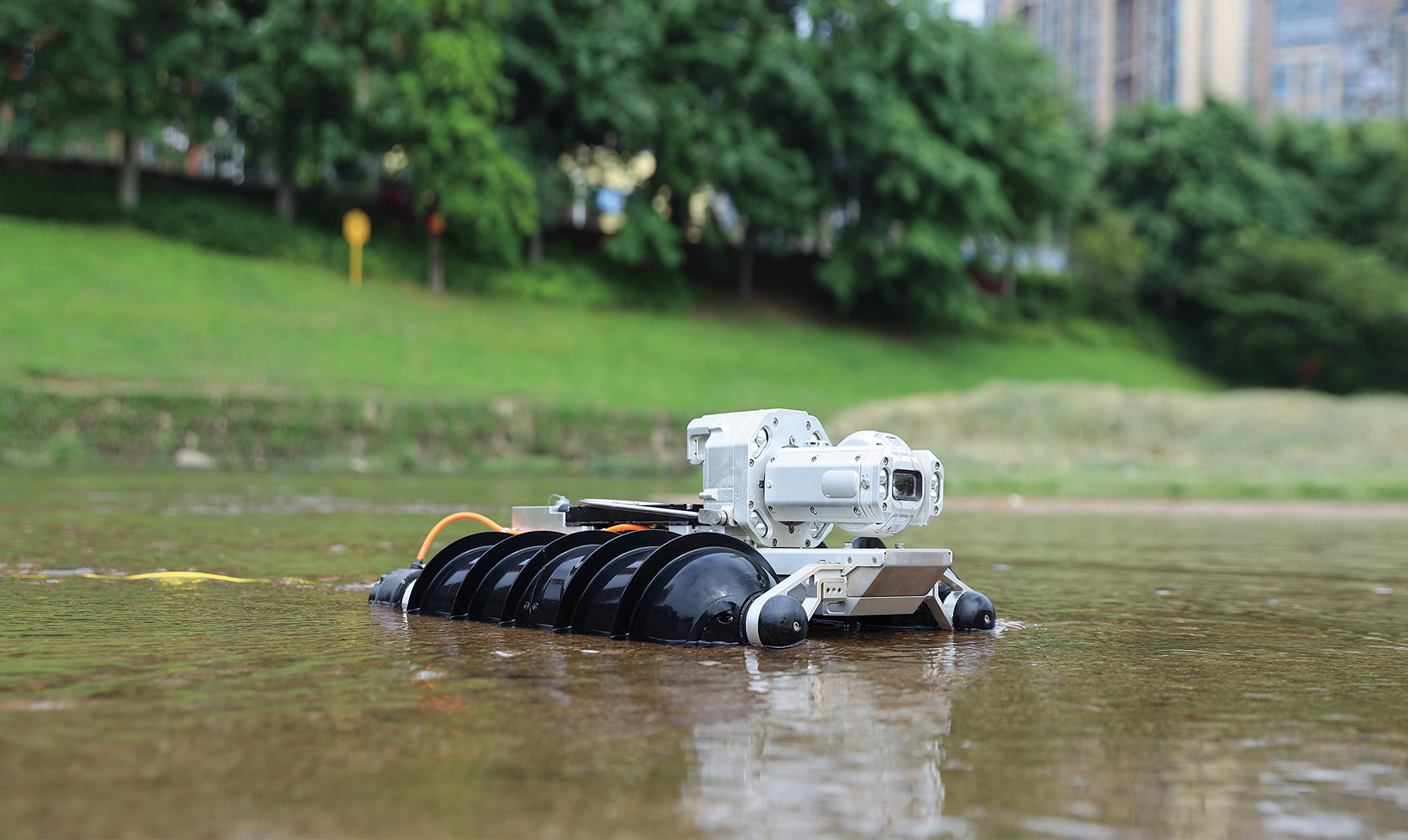S450A Amphibious Pipeline Inspection Robot - SROD ROBOTICS: High ...