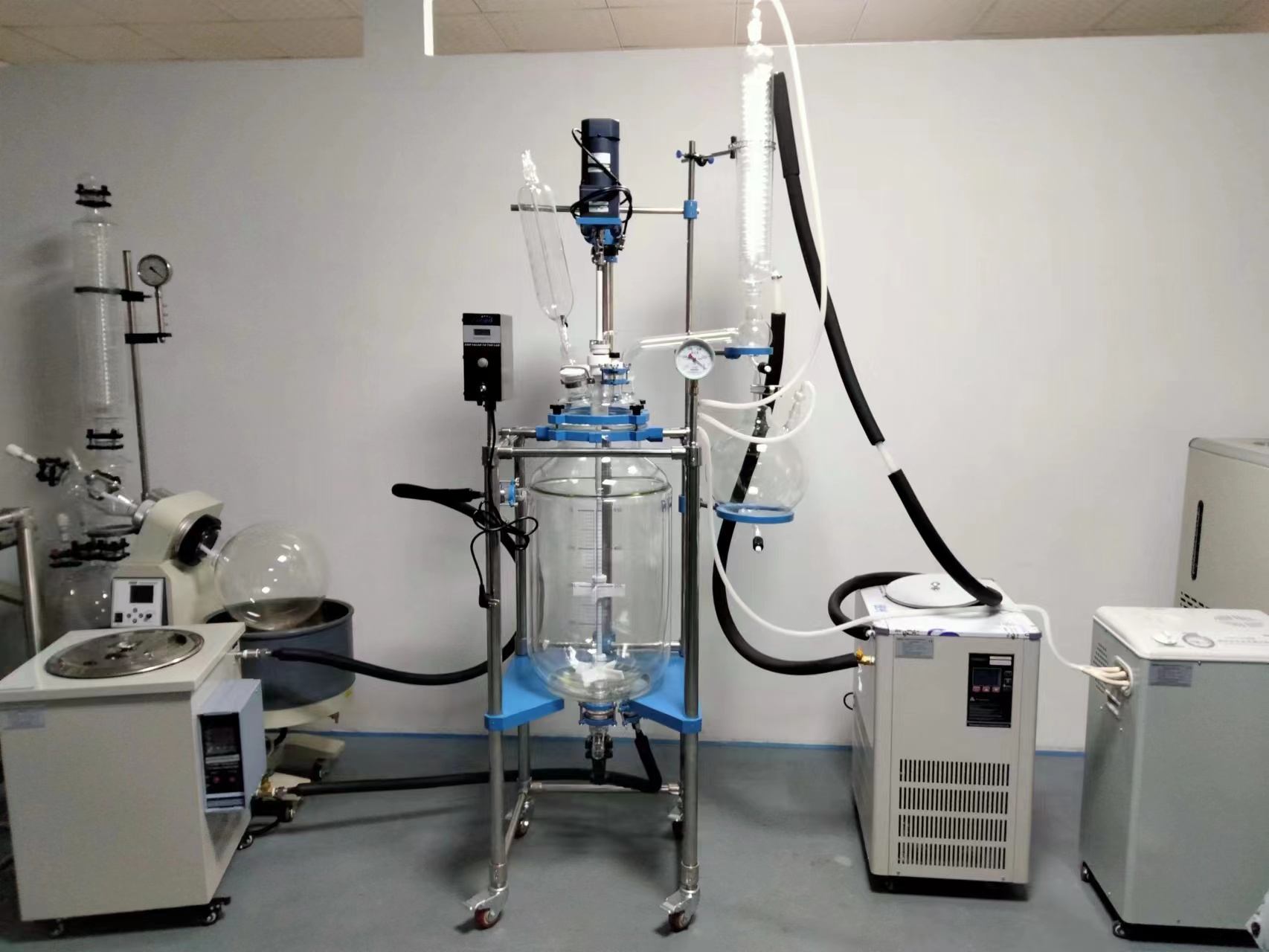 50L Jacketed Glass Reactor Kit Including Heater, Chiller and Vacuum ...