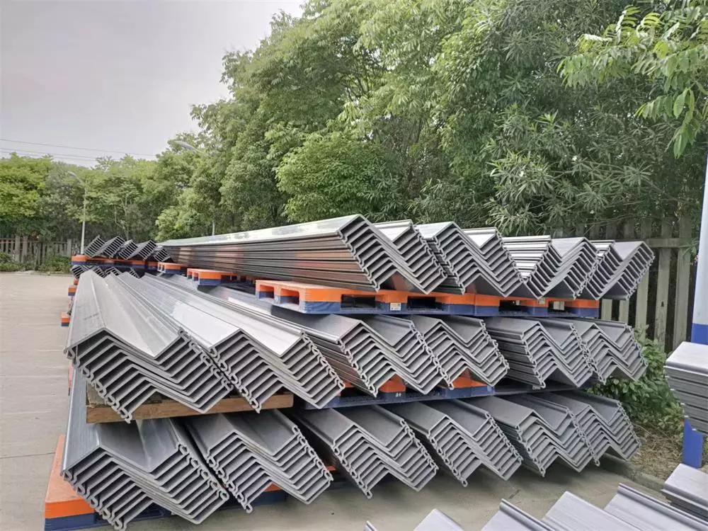 PVC(Vinyl) Sheet Pile U718-Small Boss