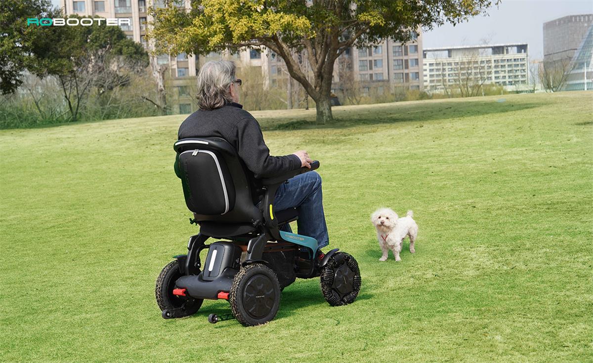 Fun with Your Dog and the Robooter Wheelchair: A Bond Beyond Boundaries ...