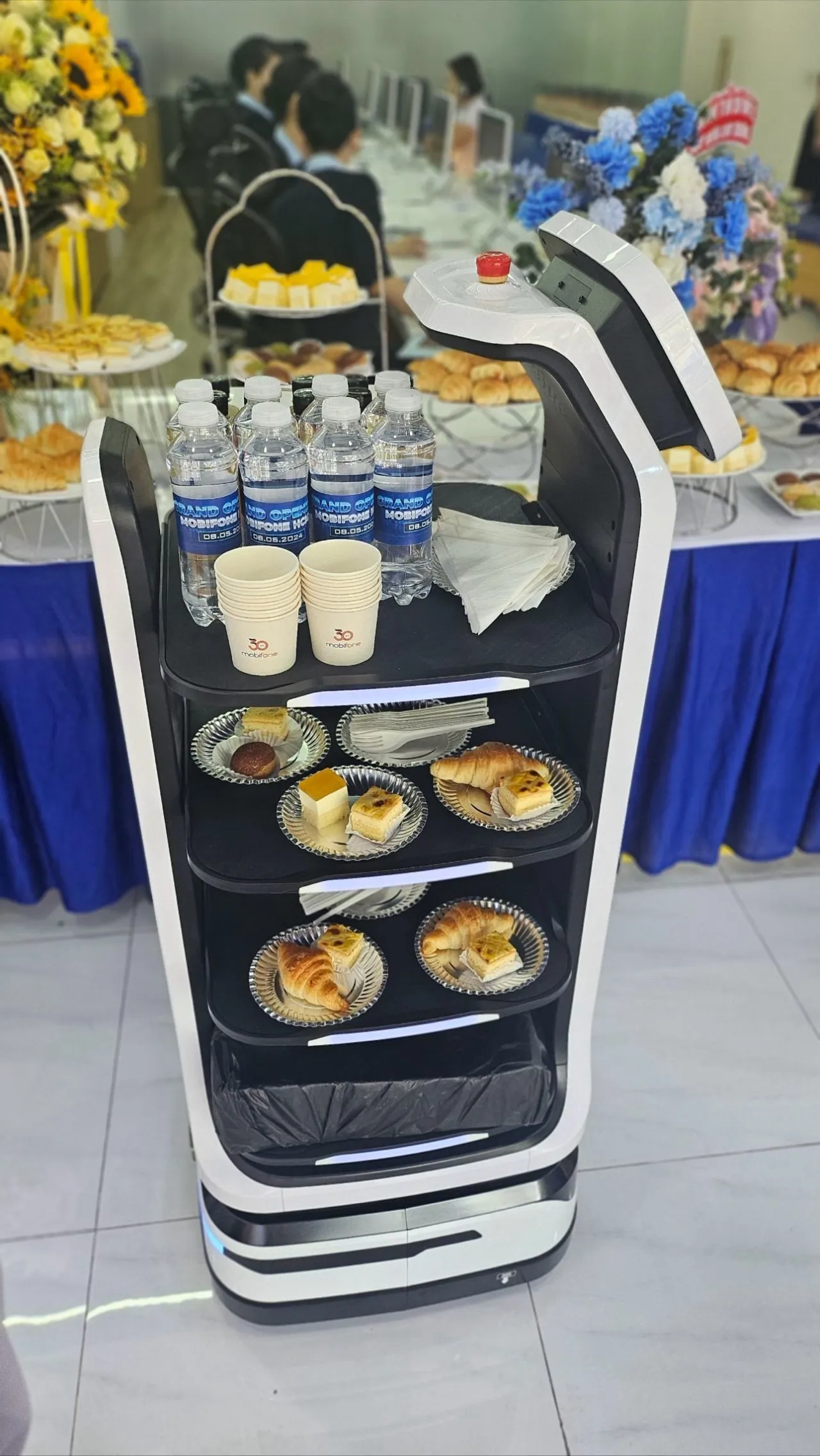 Robotic Star: Smart Food Delivery Bot 'Mars' Wows at Mobile Telecom ...