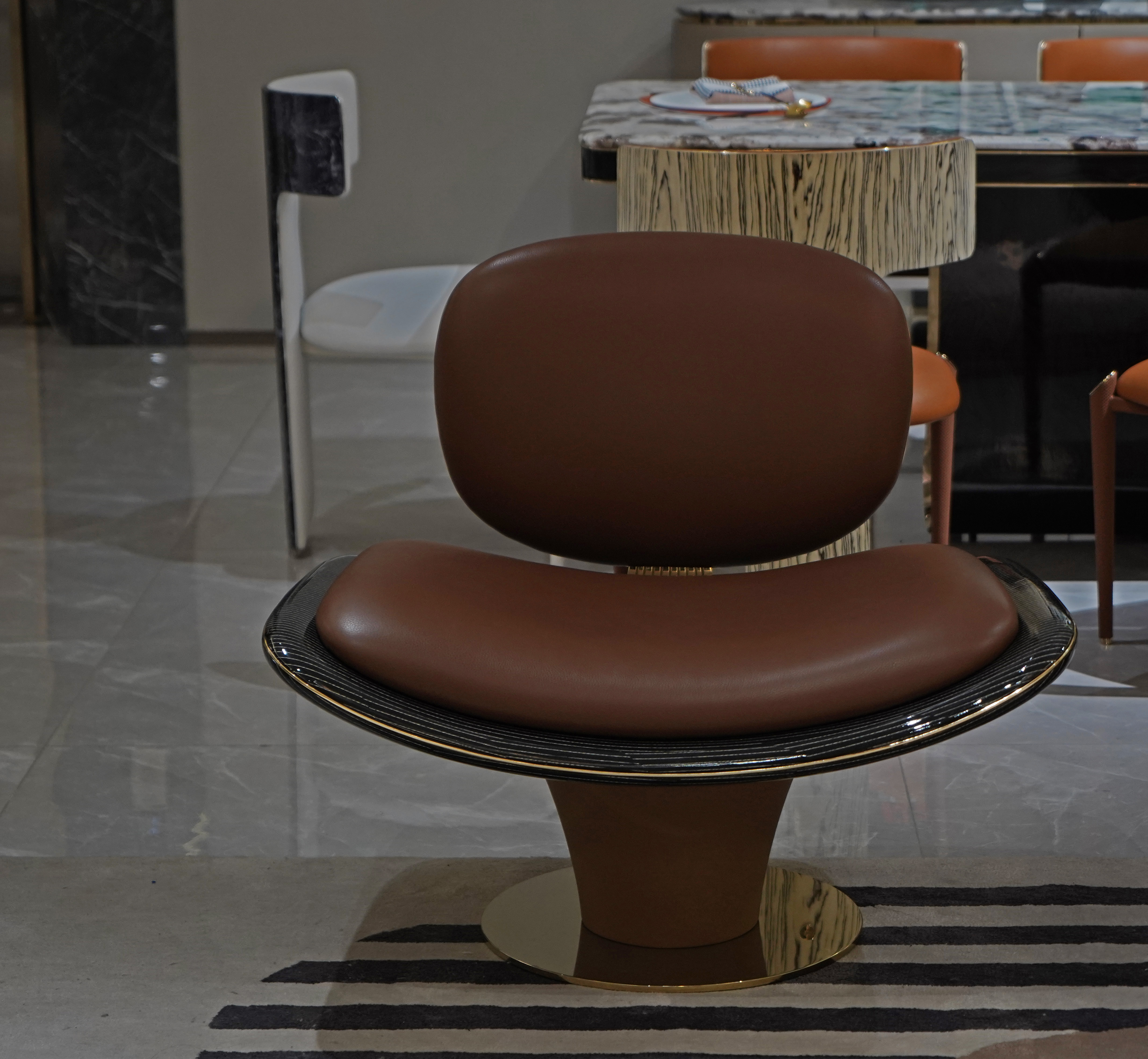 Modern Brown Arc Chair: Stylish and Comfortable Seating Option